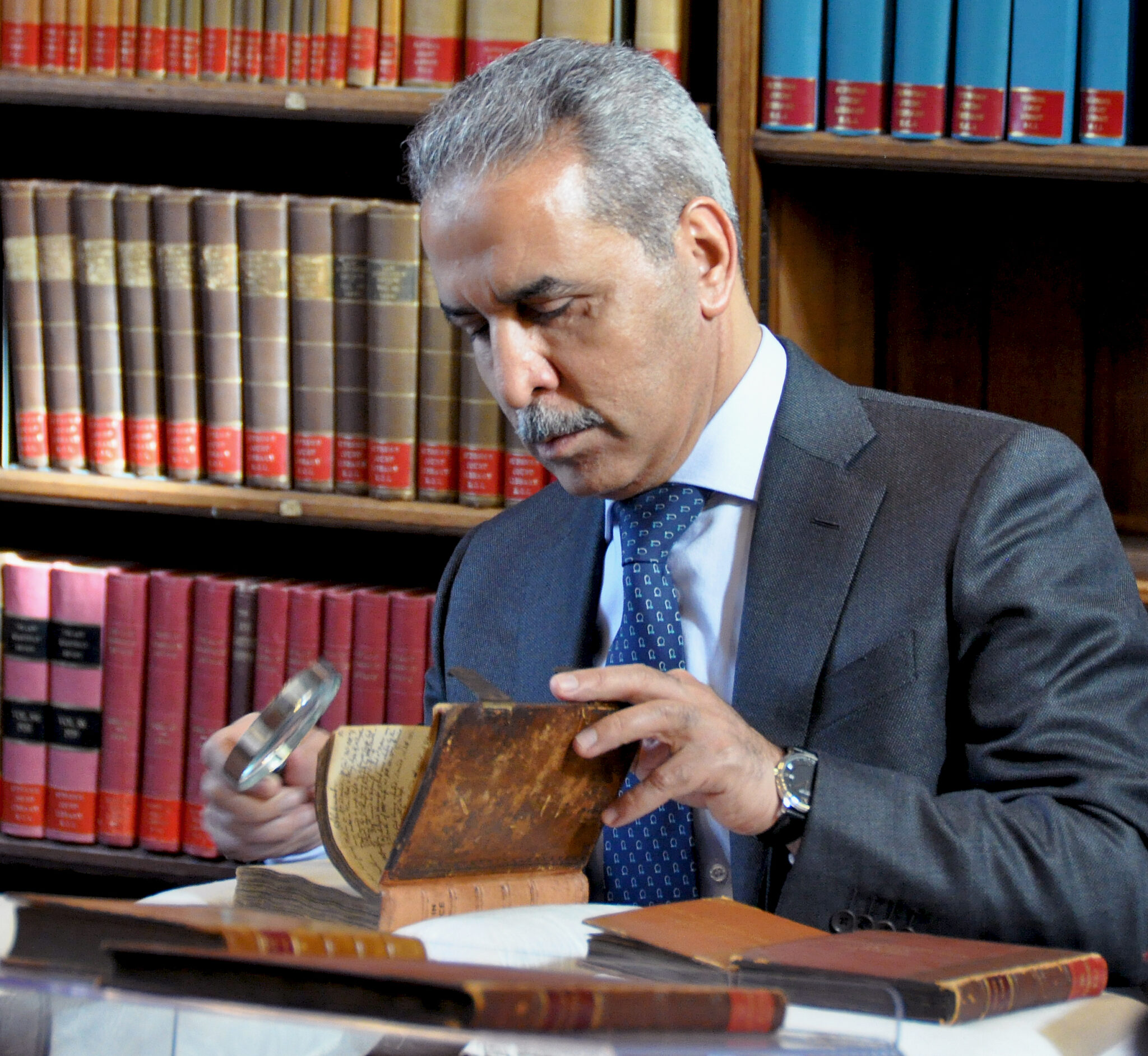 Chief Justice of Iraq visits the Royal Courts of Justice library ...